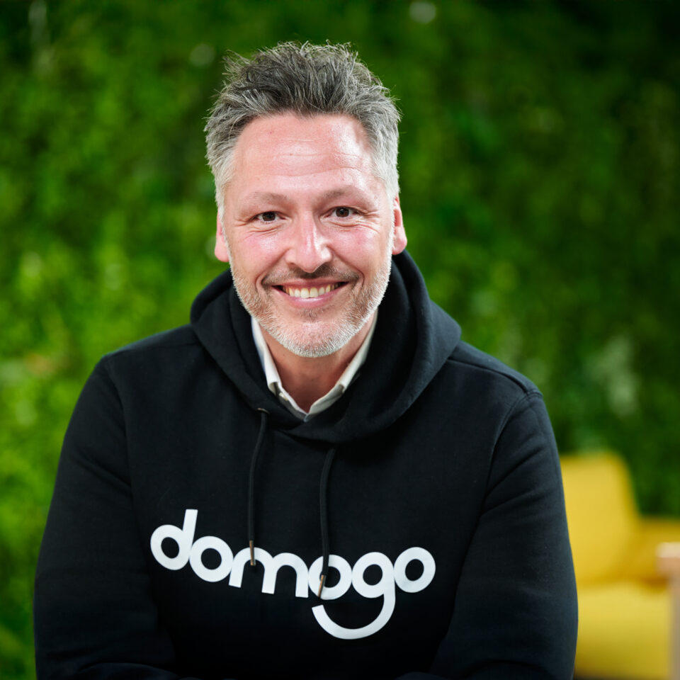 Over Domogo - Domogo